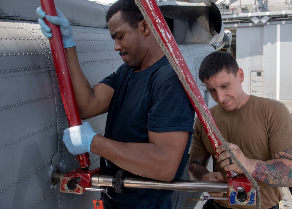 DVIDS - Images - USS Chancellorsville MH-60R Sea Hawk Maintenance ...