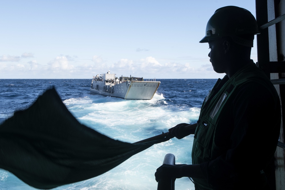 DVIDS - Images - USS Green Bay (LPD 20) Landing Craft, Utility 1666 ...