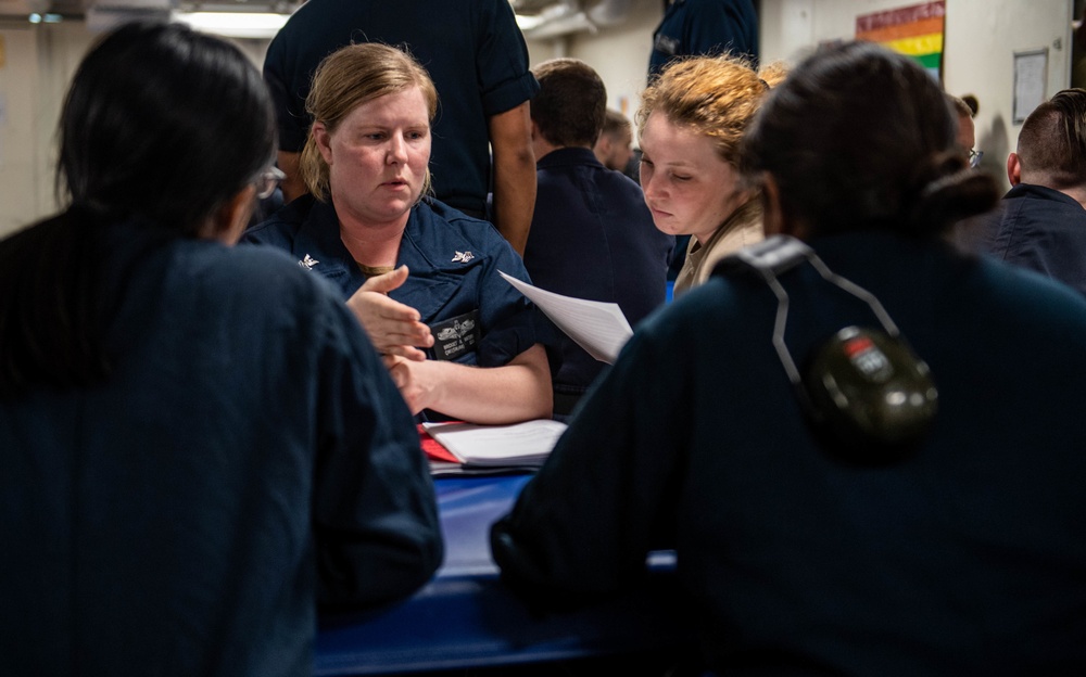 DVIDS - Images - Sailor Gives Training Aboard USS Harpers Ferry [Image ...