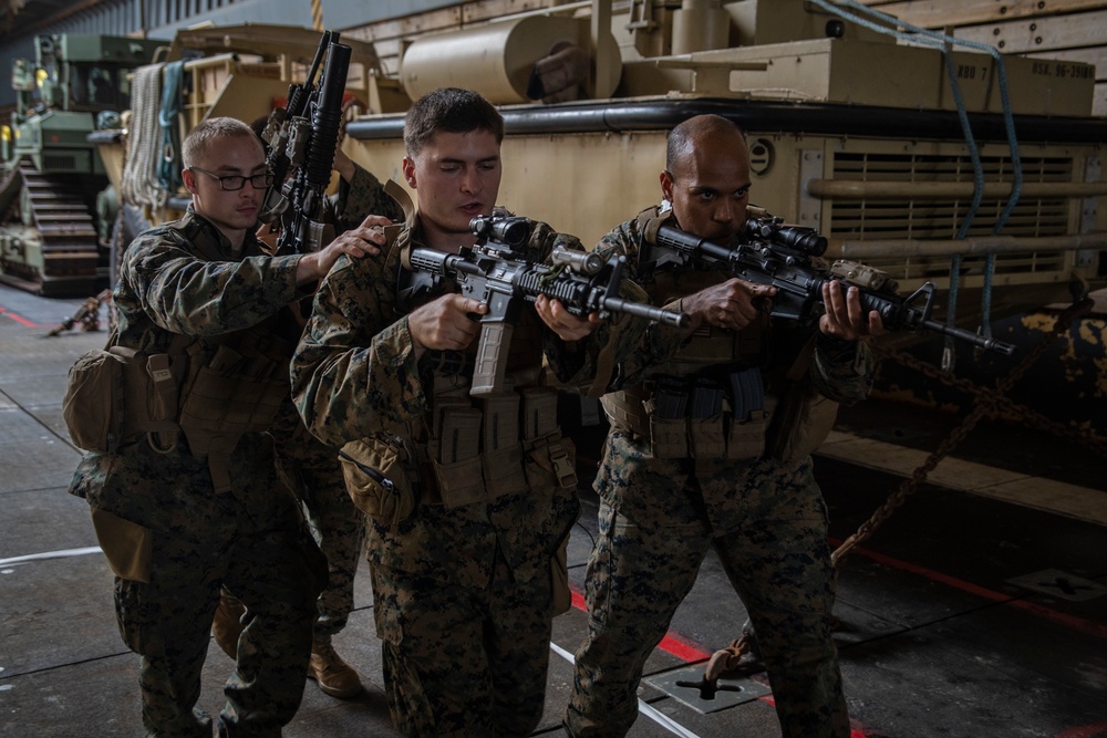 DVIDS - Images - 31st MEU Marines practice building-clearing tactics ...