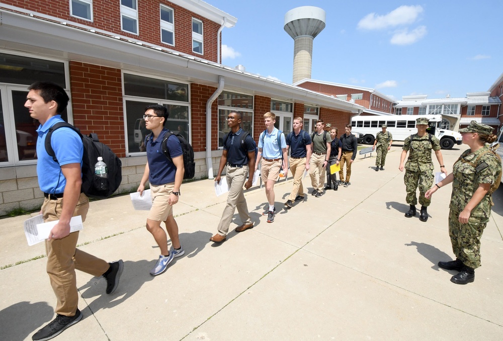 DVIDS - Images - NSI CYCLE 2 ARRIVAL [Image 5 of 13]