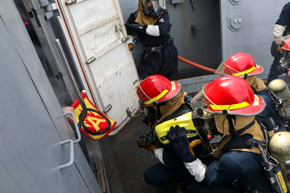 DVIDS - Images - USS Green Bay (LPD 20) Damage Control Training Team ...