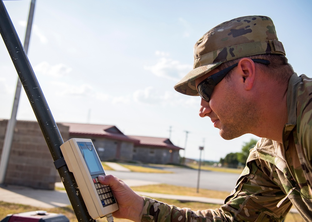 DVIDS - Images - Weather Airmen train for JTF storm [Image 22 of 28]