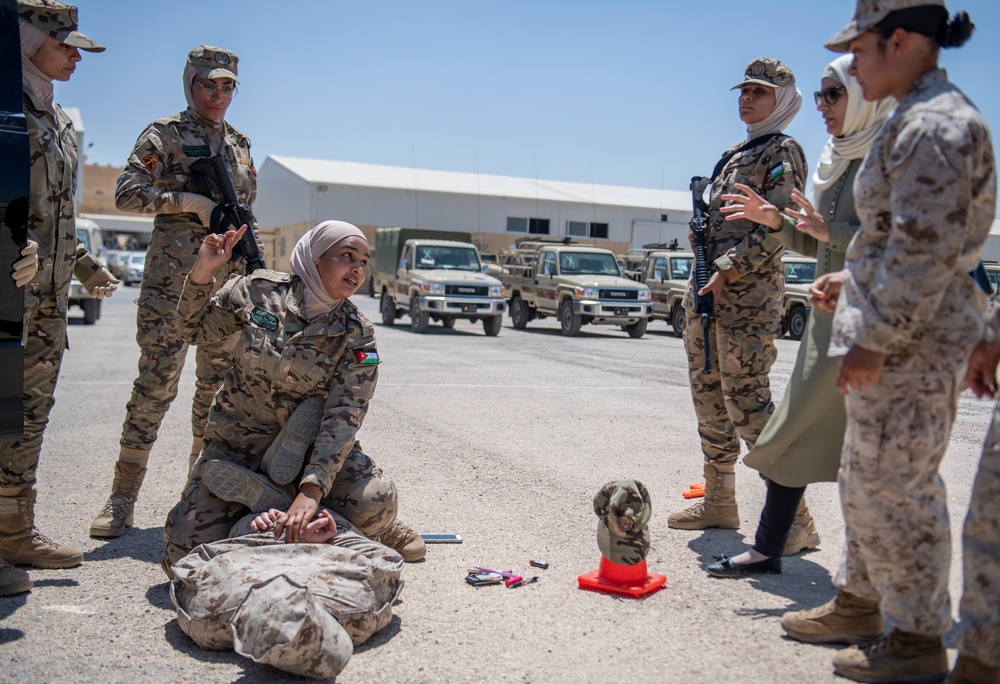 DVIDS - Images - 11TH MEU FET Conducts Training Engagement With Jordan ...