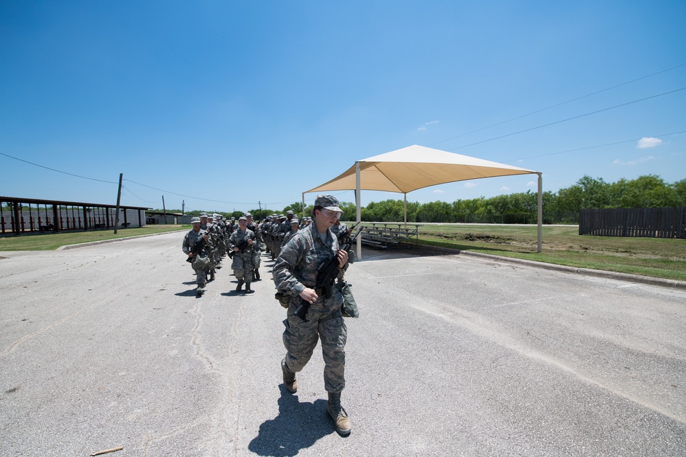 DVIDS - Images - First BMT trainees experience M-4 training and ...