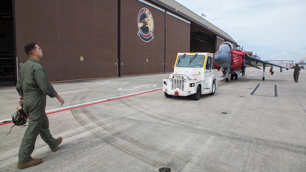 DVIDS - Images - VMAT-203 maintains T/AV-8B II Harriers [Image 5 of 6]