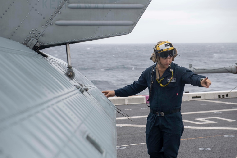 DVIDS - Images - Sailor directs a helicopter on the flight deck Aboard USS Somerset [Image 6 of 8]