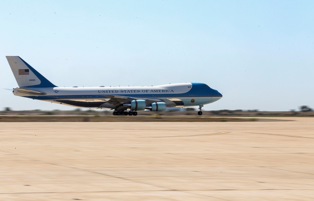 DVIDS - Images - POTUS lands at MCAS Miramar [Image 1 of 7]