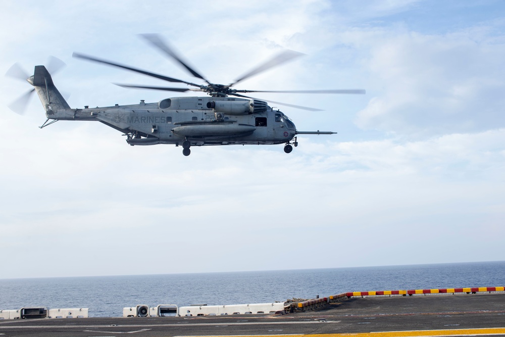 DVIDS - Images - Harrier Engine Transfer aboard the USS Boxer [Image 1 ...