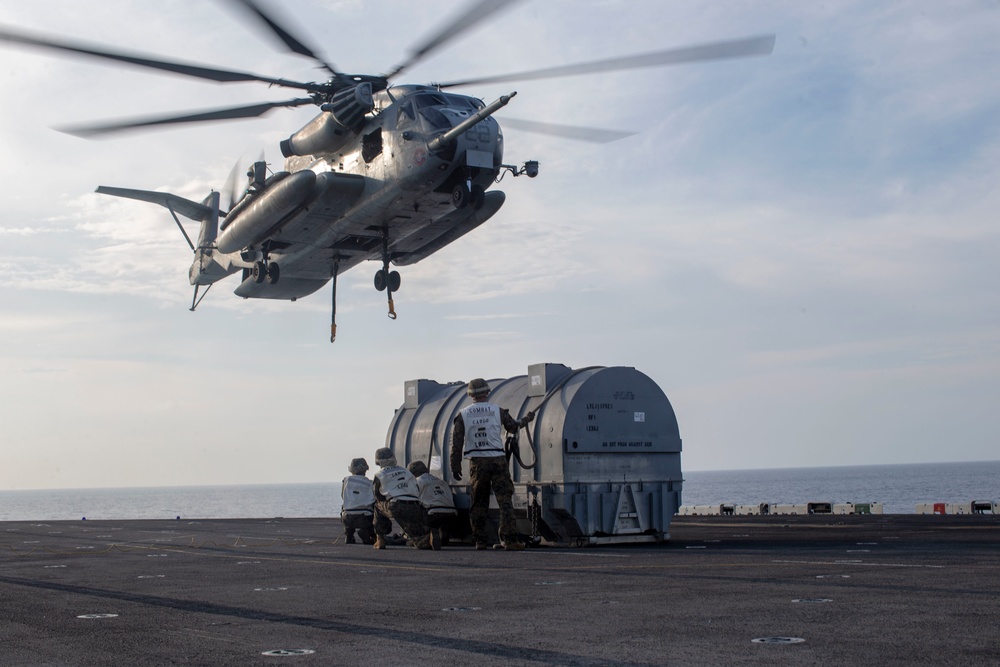 DVIDS - Images - Harrier Engine Transfer aboard the USS Boxer [Image 2 ...