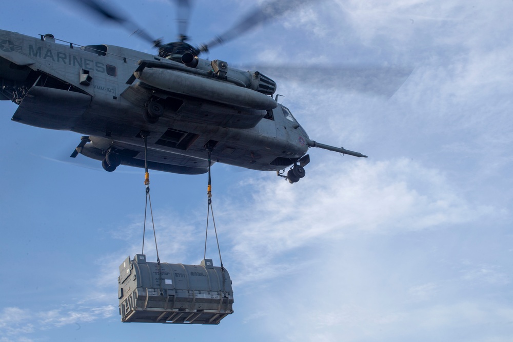 DVIDS - Images - Harrier Engine Transfer aboard the USS Boxer [Image 3 ...