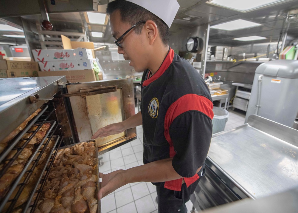 DVIDS - Images - USS McCampbell Sailors prepare meals [Image 4 of 5]
