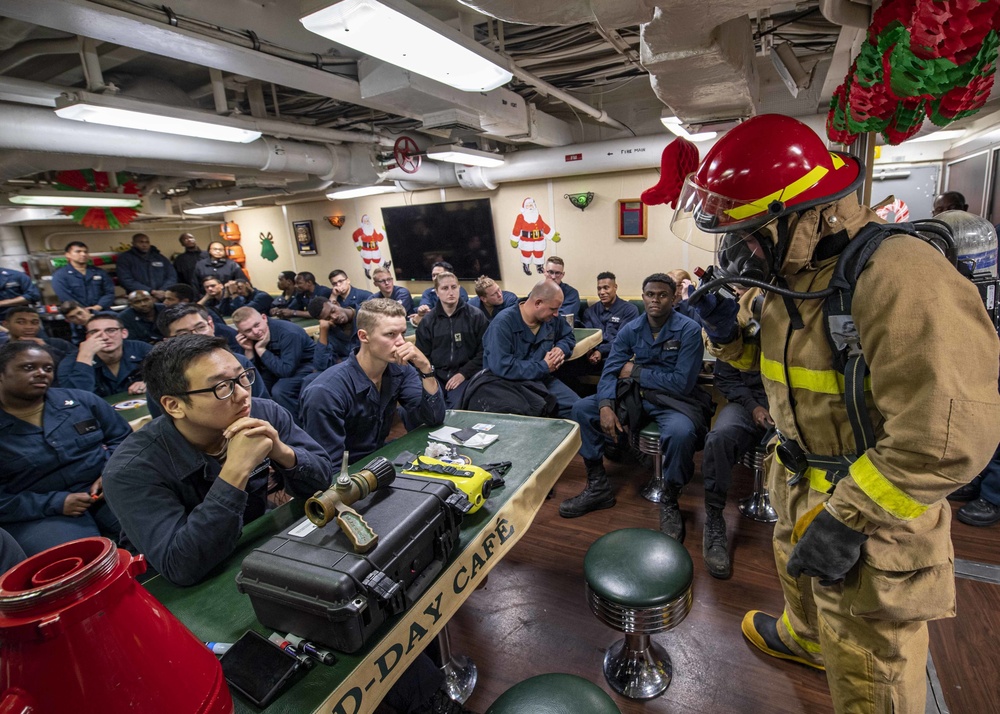 DVIDS - Images - USS Normandy Sailor Gives Damage Control Training ...