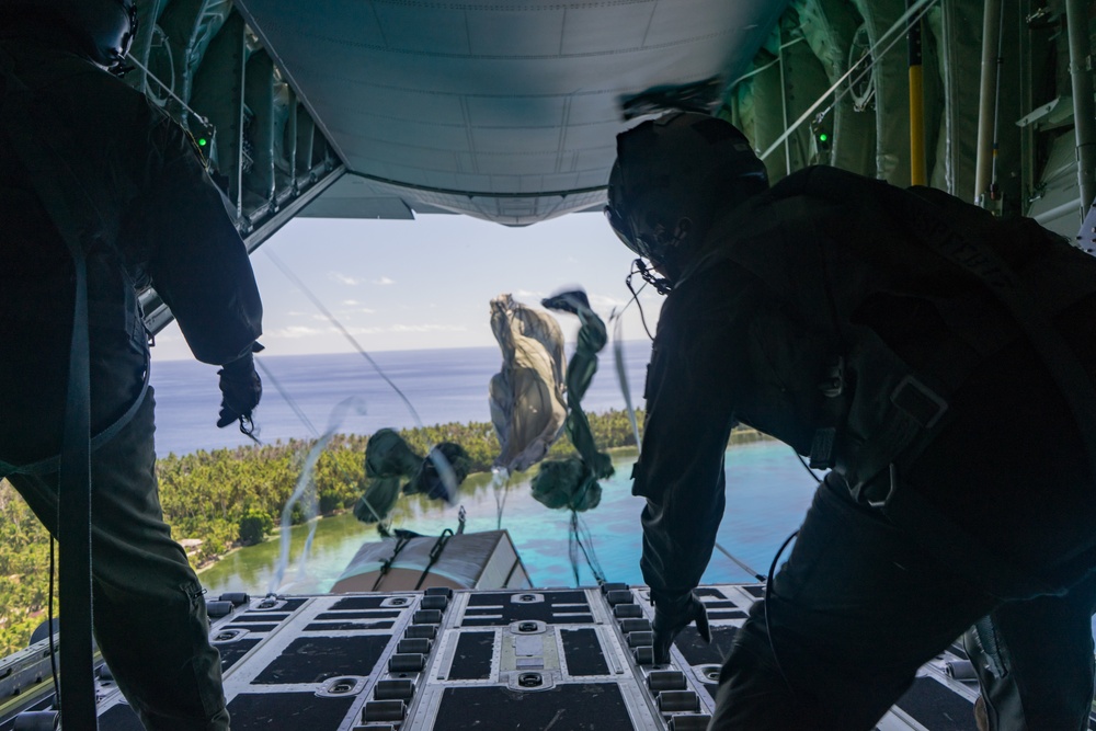 DVIDS - Images - Operation Christmas Drop [Image 6 of 9]