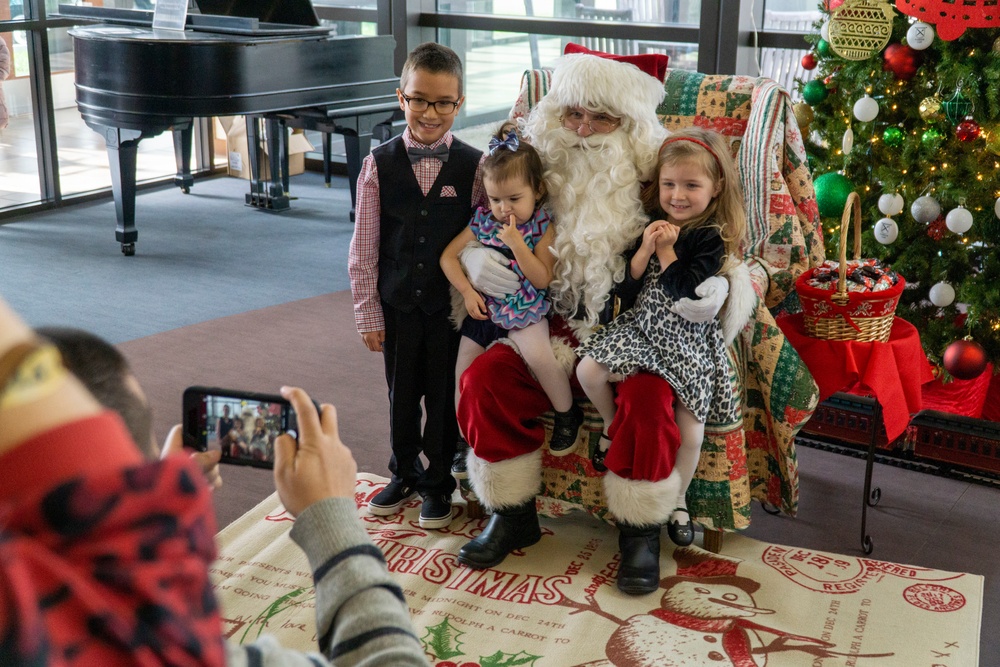 DVIDS - Images - NSAB MWR Hosts Breakfast with Santa [Image 9 of 10]