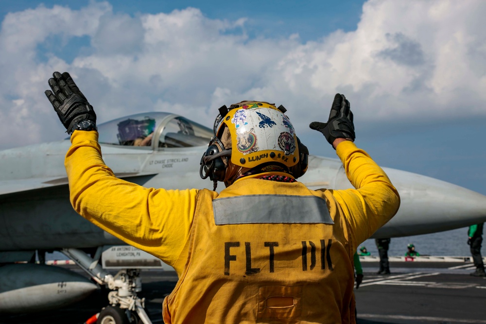 DVIDS - Images - Flight operations. [Image 4 of 5]