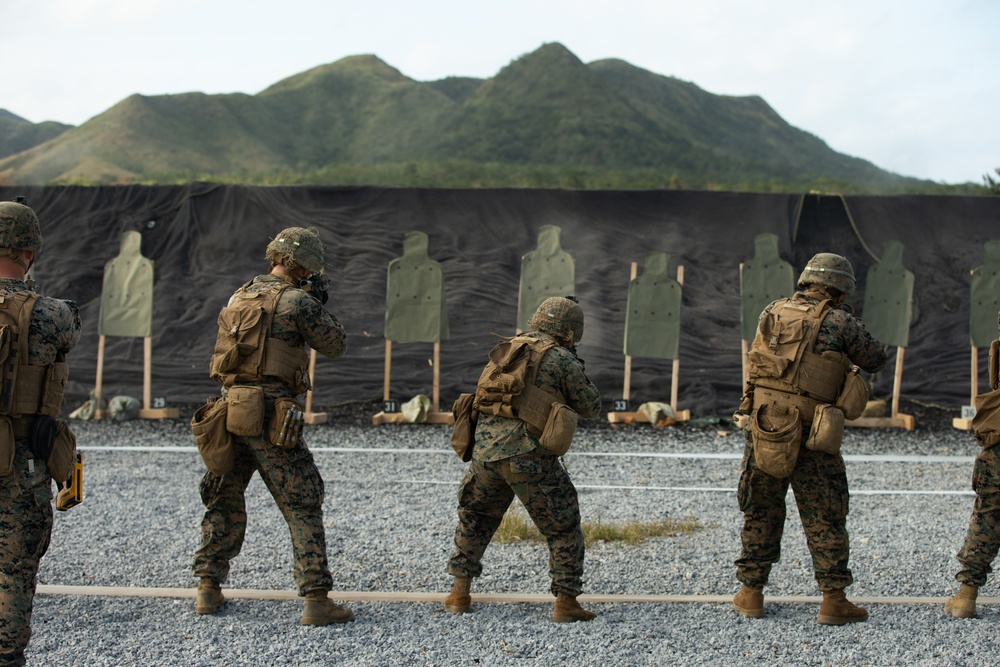 DVIDS - Images - BLT 1/5, 31st MEU trains on live fire range [Image 3 of 5]