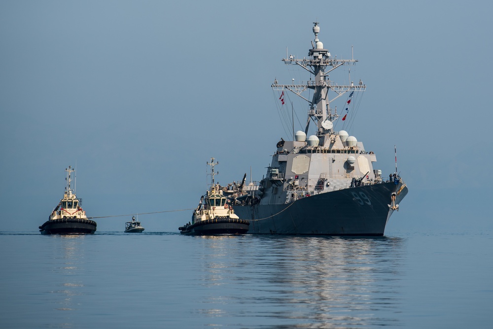 DVIDS - Images - CRS-1 Provides Security for USS Farragut DDG 99