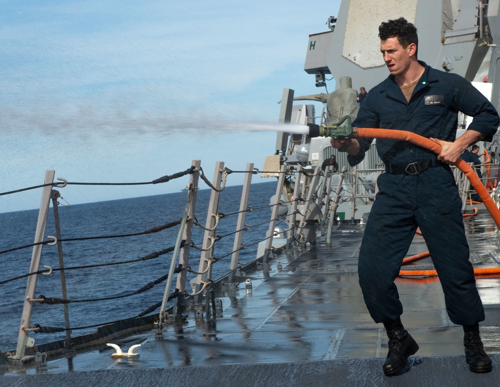 DVIDS - Images - Sterett Conducts Fresh Water Washdown [Image 2 of 3]