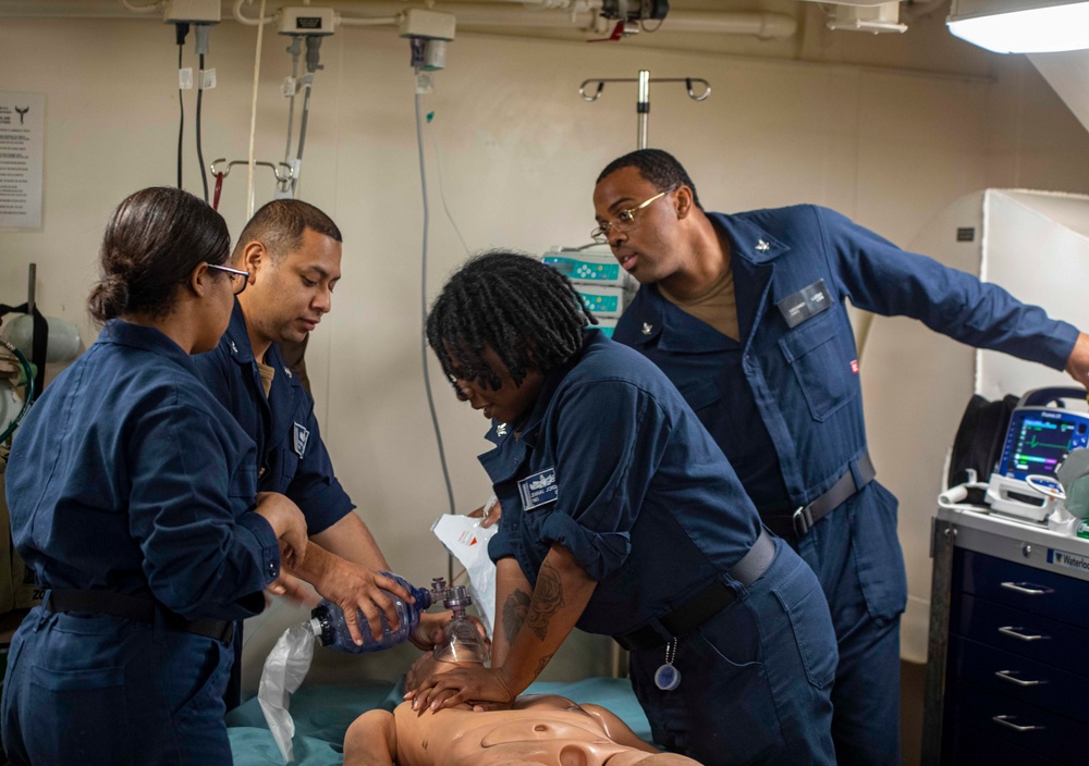 DVIDS - Images - Sailors take part in medical training [Image 4 of 9]