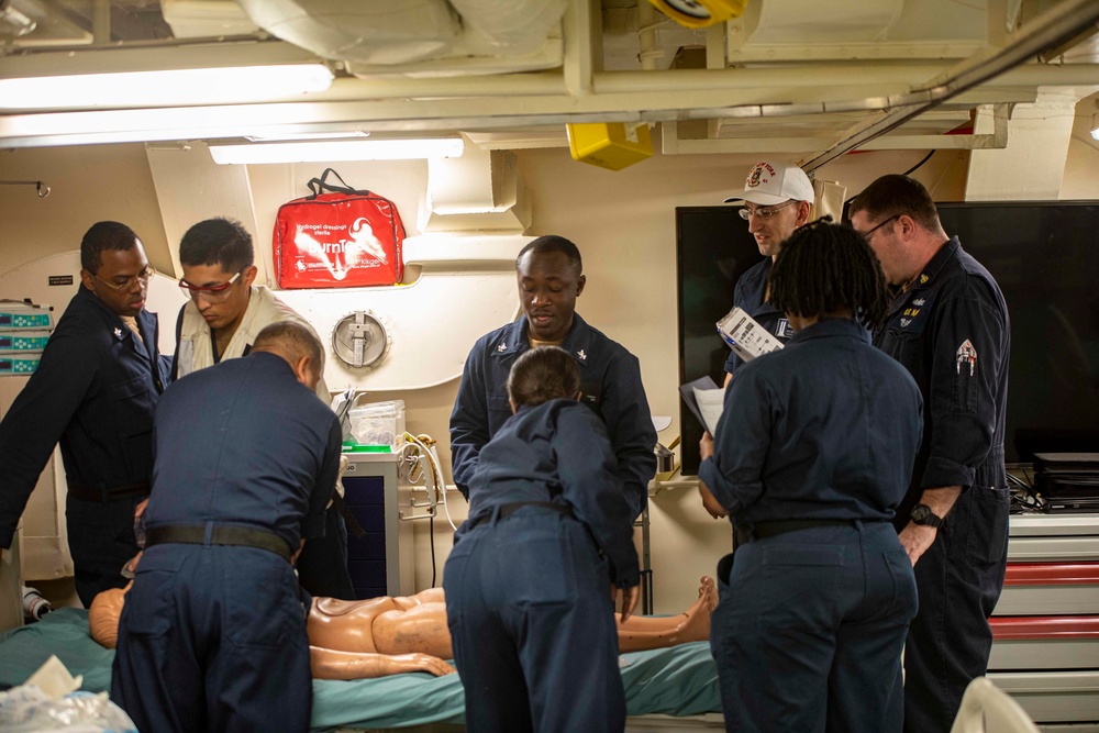 DVIDS - Images - Sailors take part in medical training [Image 8 of 9]