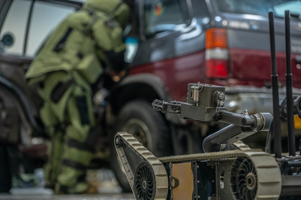 DVIDS - Images - SPMAGTF-AE: EOD training scenarios [Image 6 of 9]