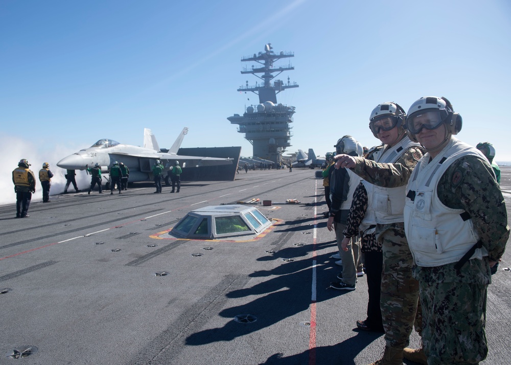 DVIDS - Images - Lt. Gen. and Capt. Observe Flight Operations [Image 1 ...