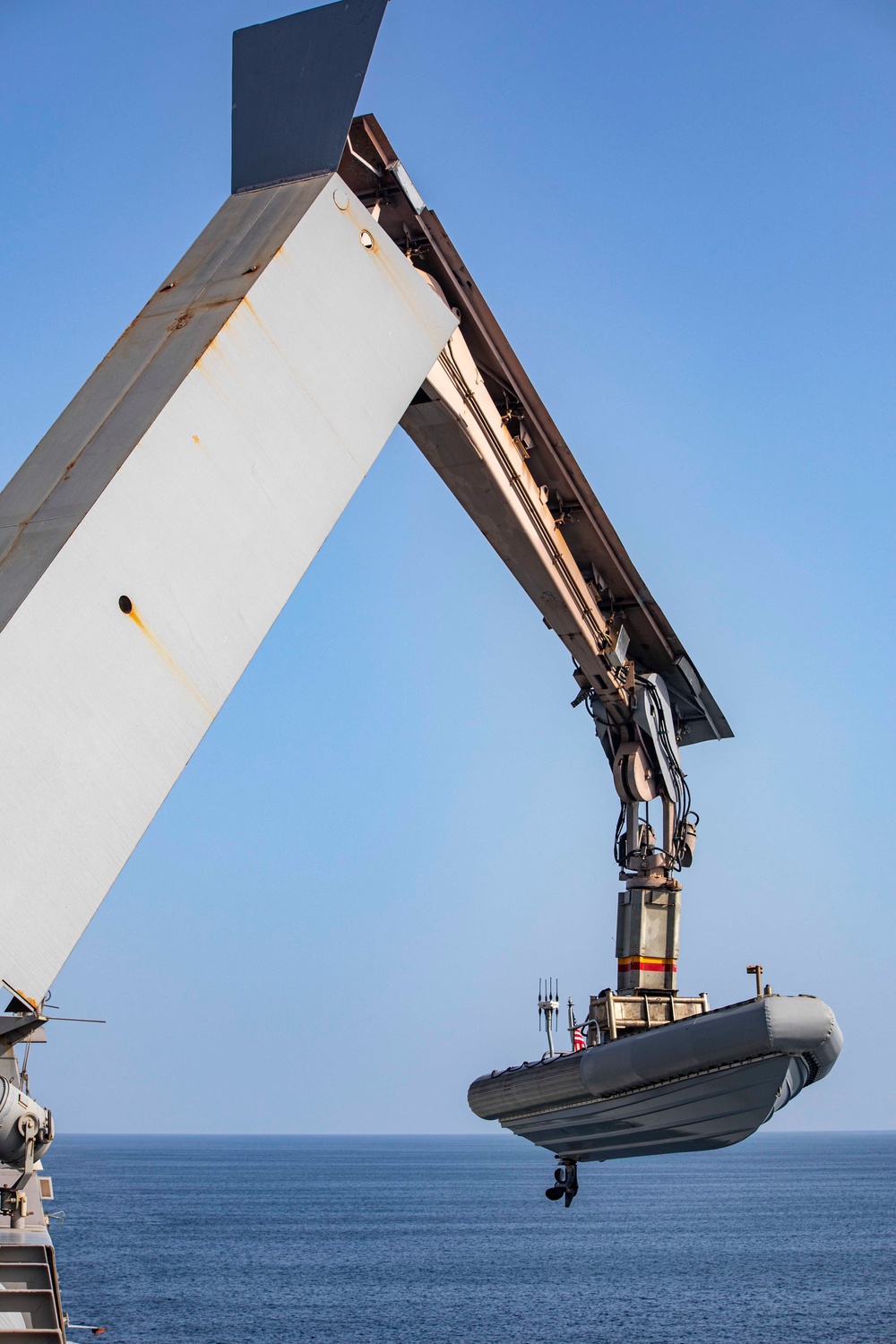 DVIDS - Images - Sailors take part in boat operations [Image 5 of 8]