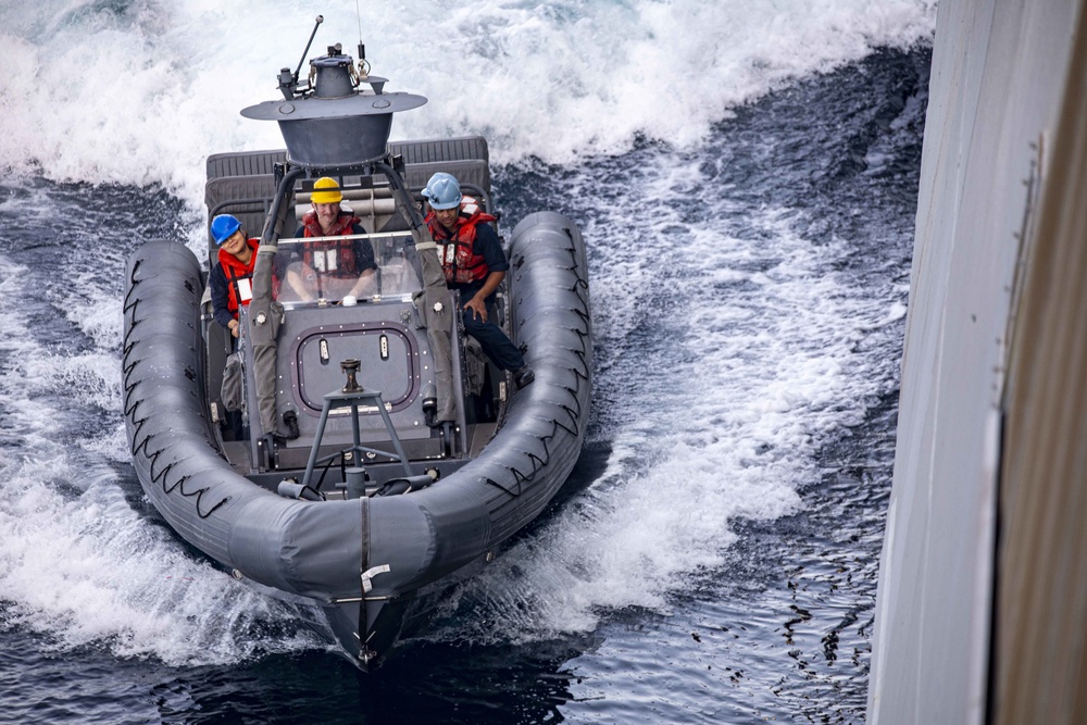 DVIDS - Images - Sailors take part in boat operations [Image 7 of 8]