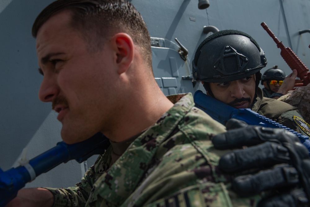 DVIDS - Images - 1st Recon Trains with UAE Operators during Exercise ...