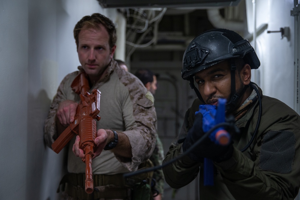 DVIDS - Images - 1st Recon Trains with UAE Operators during Exercise ...