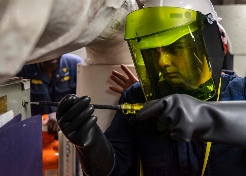 DVIDS - Images - Engineering Damage Control Drill aboard USS McCampbell ...
