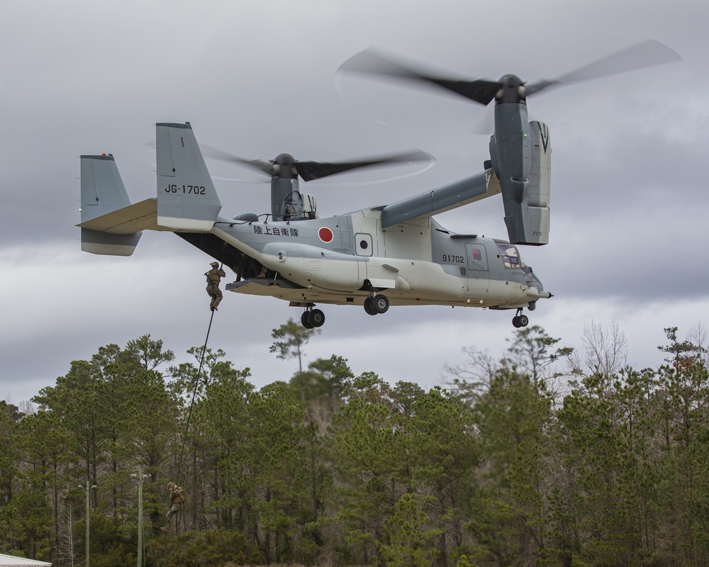 DVIDS - Images - EOTG Rappelling training with Japanese V-22 Osprey ...