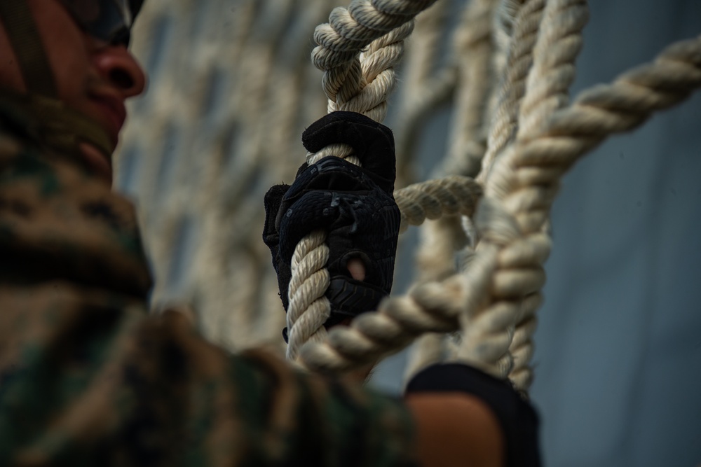 DVIDS - Images - 31st MEU Marines conduct tactical debarkation from USS ...