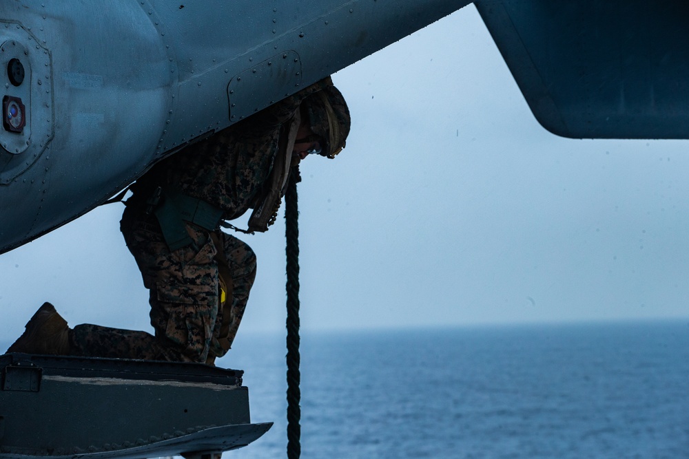 DVIDS - Images - 31st MEU Marines hone fast rope techniques aboard USS ... DVIDS - Images - 31st MEU Marines hone fast rope techniques aboard USS ...