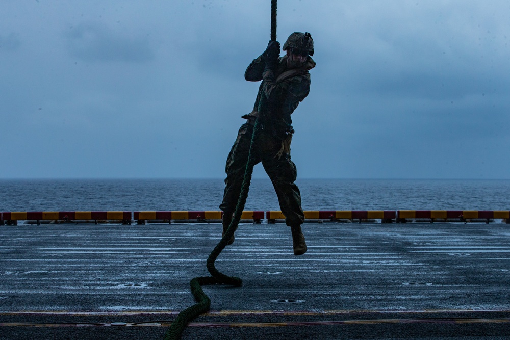 DVIDS - Images - 31st MEU Marines hone fast rope techniques aboard USS ...