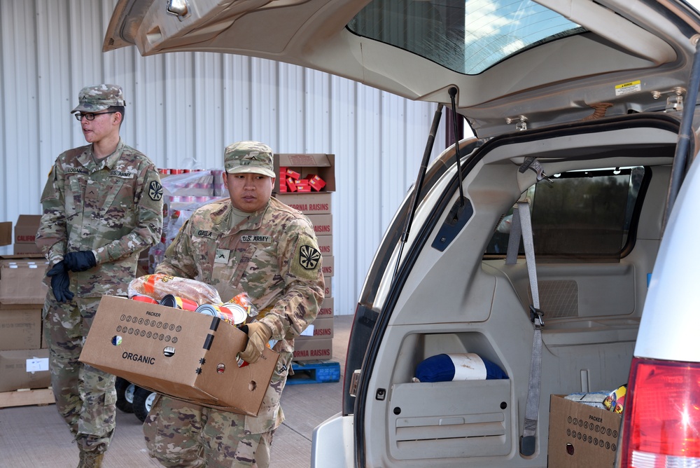 DVIDS - Images - Arizona National Guard service members deliver food to ...