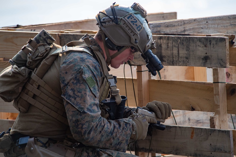 DVIDS - Images - 31st MEU Conducts Fast Rope Exercise Aboard USS ...