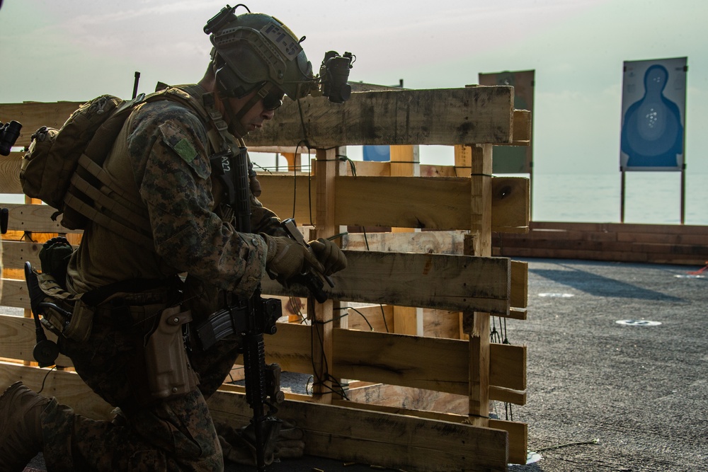 DVIDS - Images - 31st MEU Marines hone fast rope techniques and ...