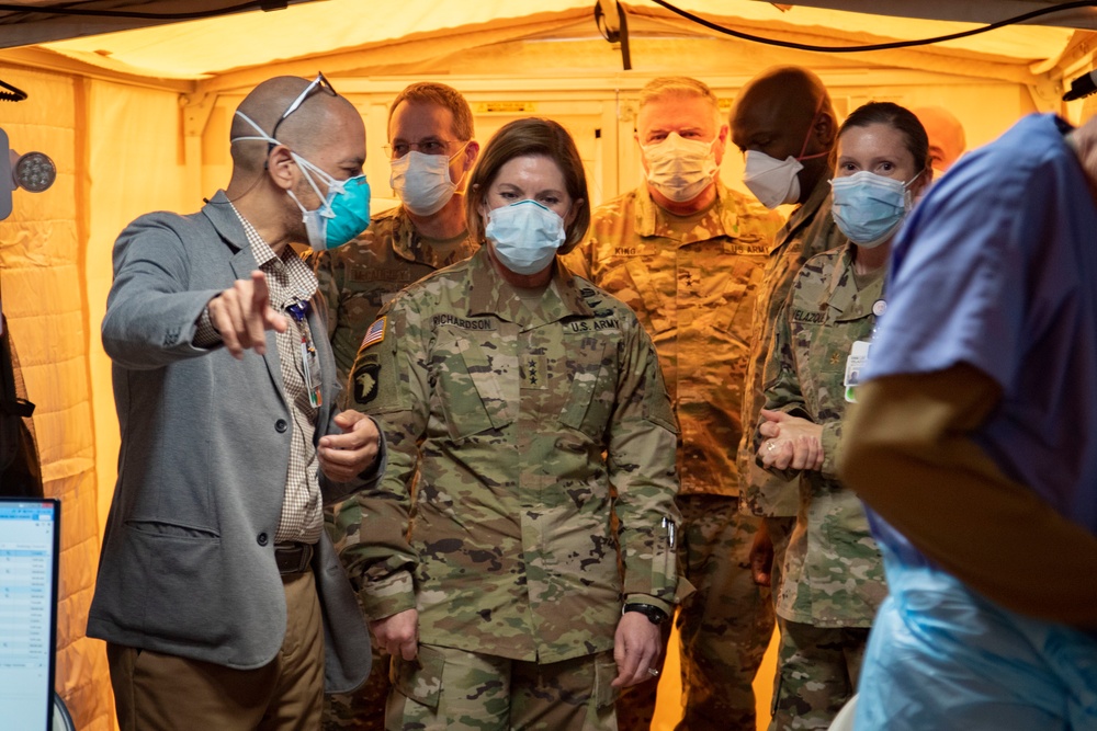 DVIDS - Images - ARNORTH Commander Visits University Hospital [Image 3 ...