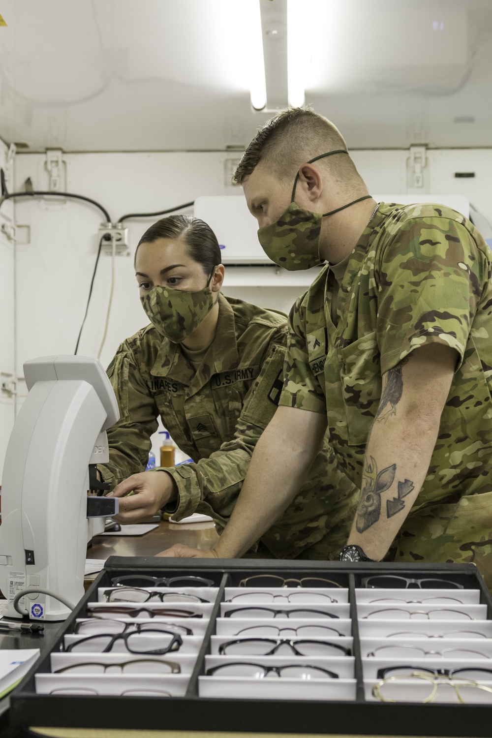 DVIDS - Images - 221st MED DET (Optometry) fabricating glasses for the ...