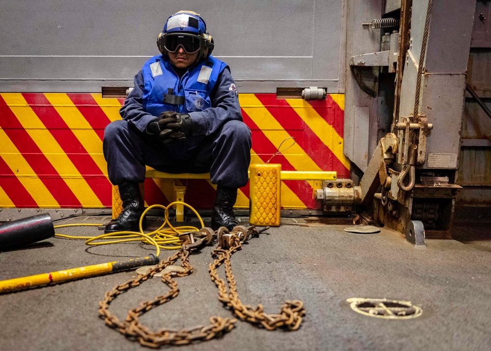DVIDS - Images - Helo Recovery Assist Training aboard McCampbell [Image ...