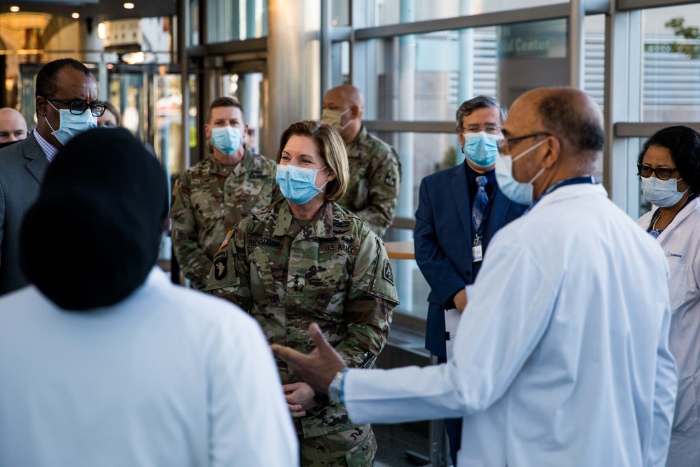 DVIDS - Images - ARNORTH Commander Visits NYC Hospital [Image 4 of 4]