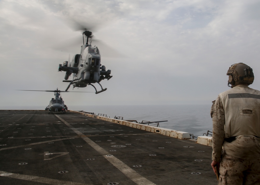DVIDS - Images - Marines execute landing zone training [Image 1 of 4]