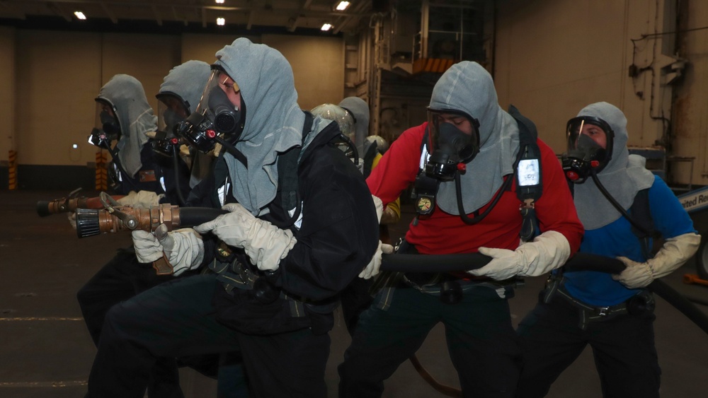 DVIDS - Images - Damage Control Drill [Image 3 of 7]