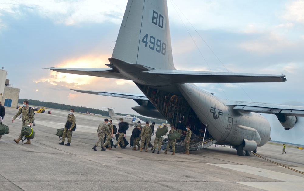 DVIDS - Images - EMF-M Sailors Return to Jacksonville [Image 2 of 6]