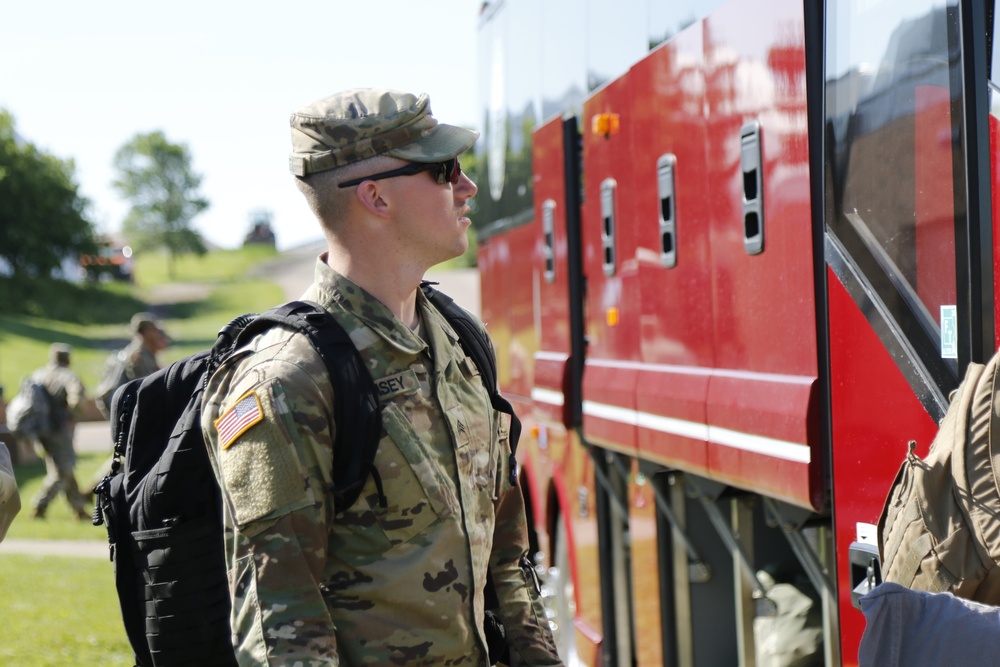 DVIDS - Images - LeMars National Guard send off Ceremony [Image 19 of 20]