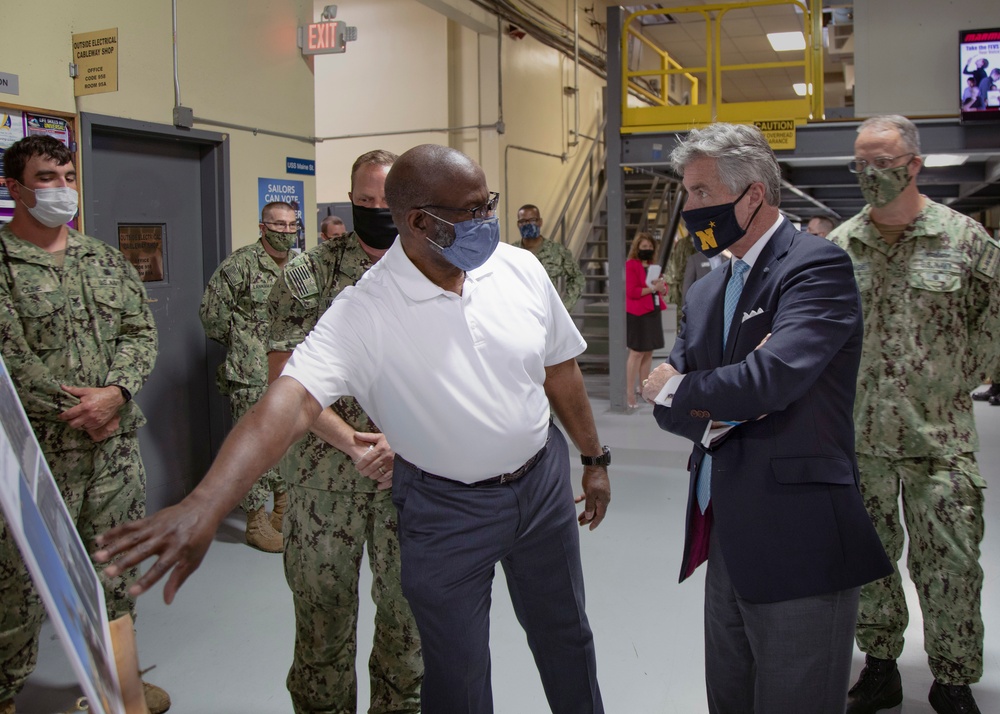 DVIDS - Images - SECNAV, CNO Visits MARMC [Image 2 of 2]