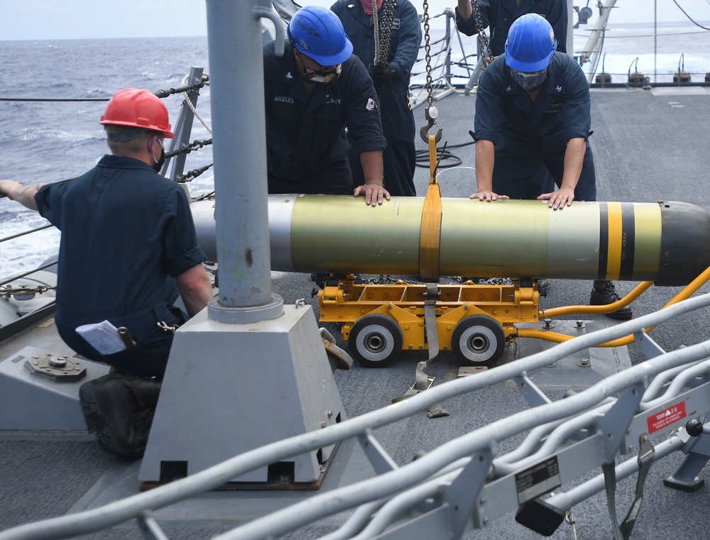 DVIDS - Images - USS Ralph Johnson Loads Torpedos [Image 2 of 2]
