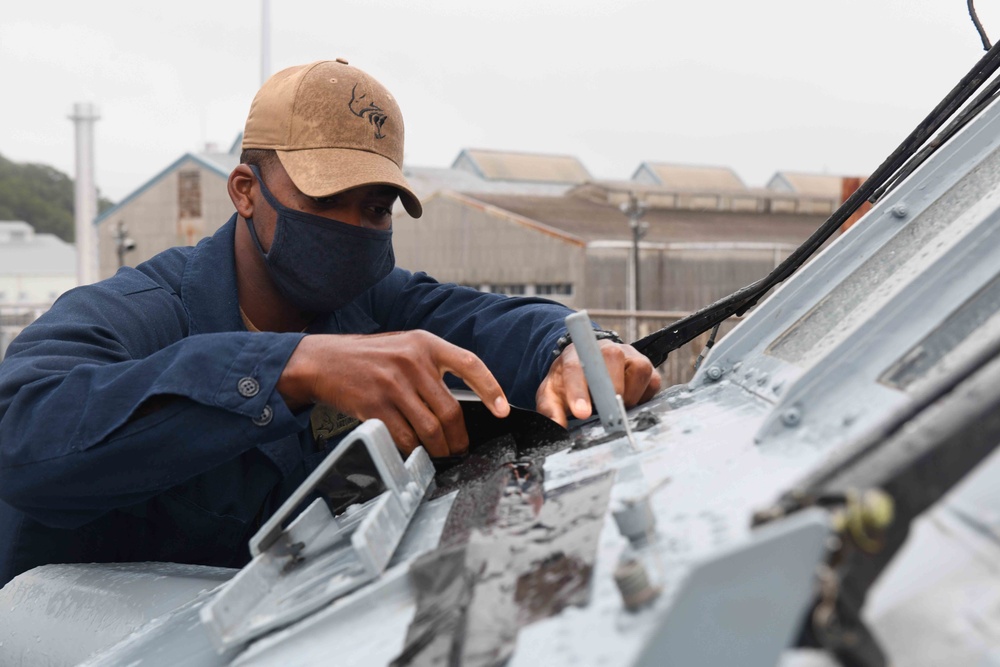 DVIDS - Images - HSC-12 Maintenance Personnel Perform Daily Routine ...